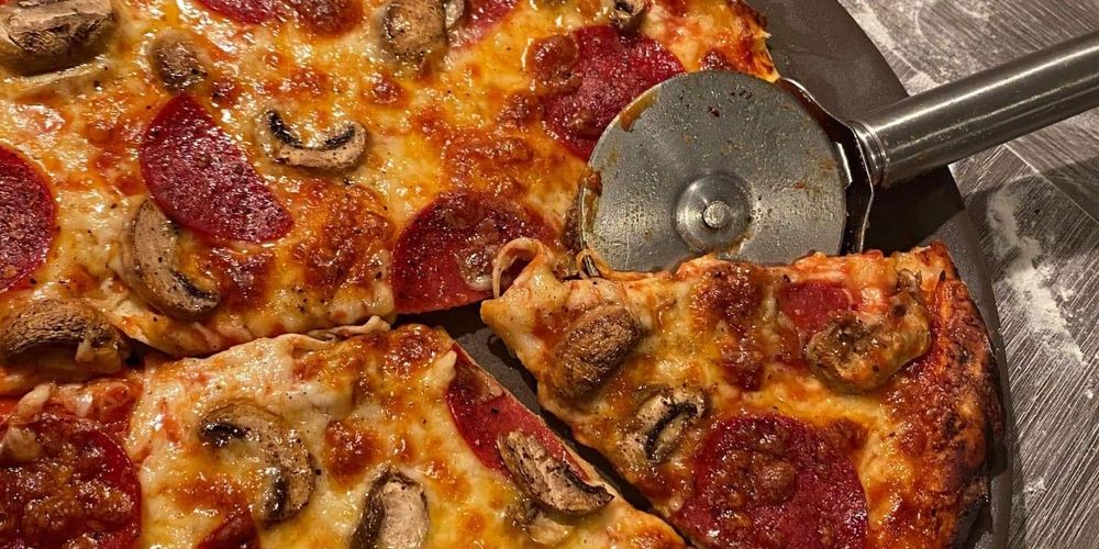 Welcome to Rolling Dough Pizza